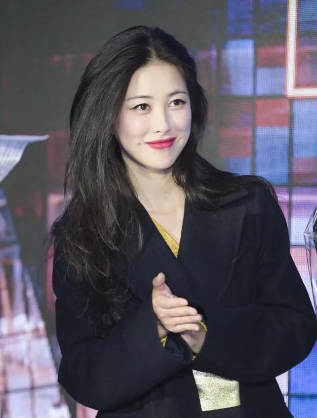 Li Xiaoran's chest, Xu Qing's buttocks, these round and jade-like ...