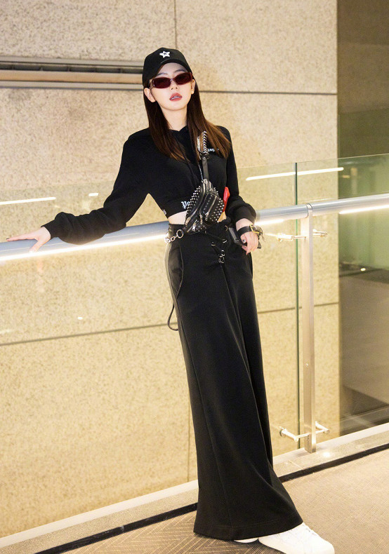 Qi Wei is too fierce to wear the sawtooth on her body, so she is not ...