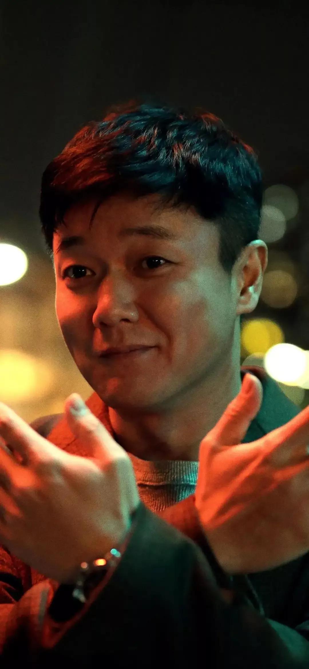 Night: "The crowd" is left to people think about human nature - iNEWS