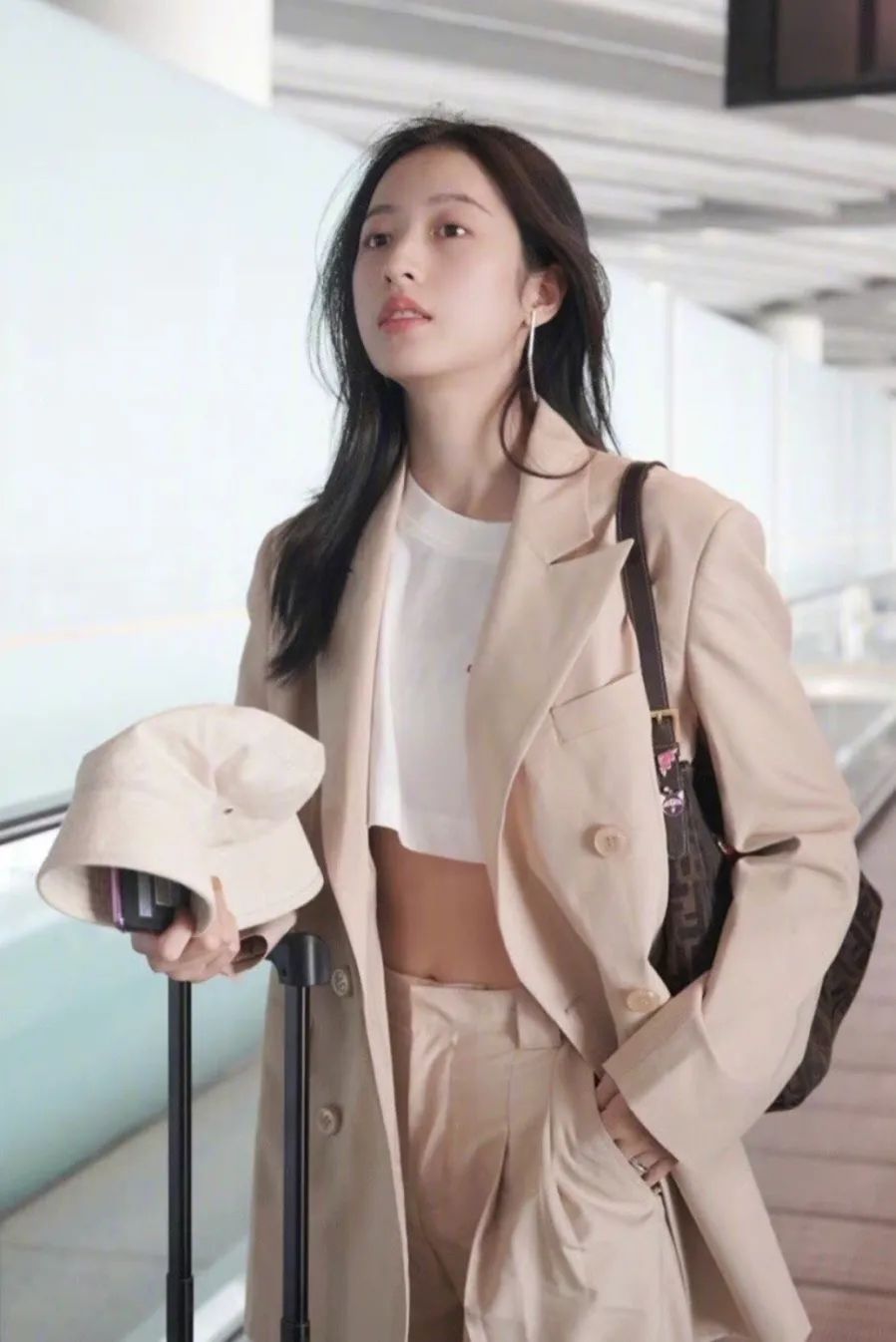 Yang Mi, Song Yanfei and Liu Wen are the kings of airport street ...