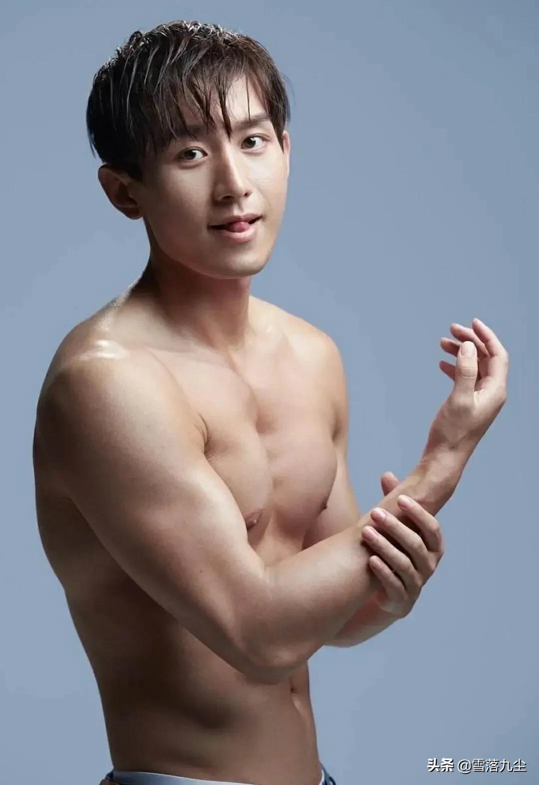 Cheng Yi-Super sexy muscle photo, I didn't expect the delicate face to have such a strong body ...