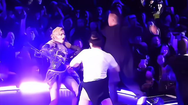 The female lead singer of The Wonderful Band urinates on stage and ...