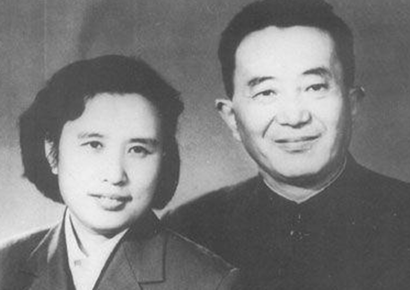 The wife of General Luo Ruiqing, who gave birth to 8 children for her ...