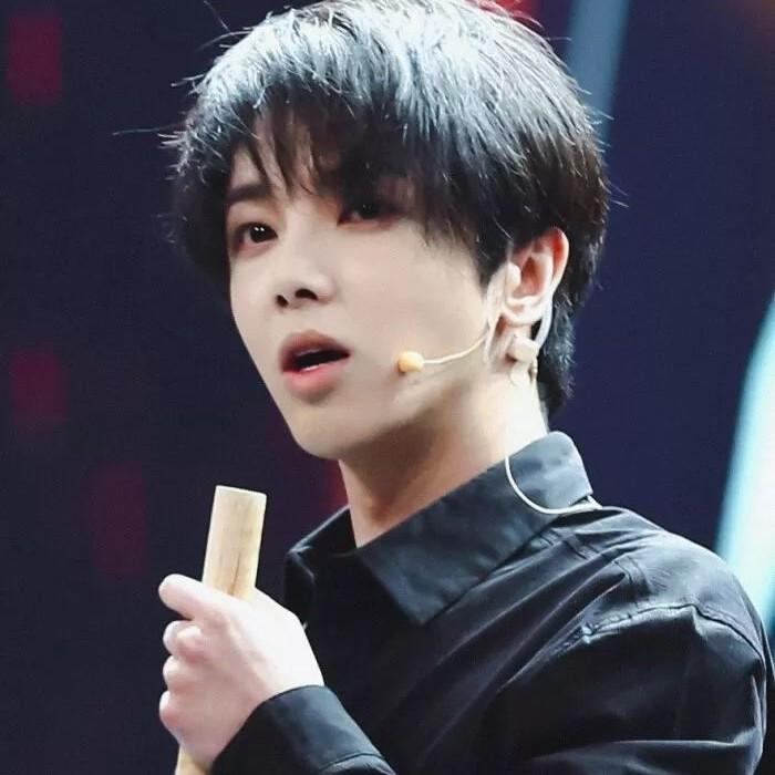 The top singer Hua Chenyu, with a strong sense of personal label, is he ...