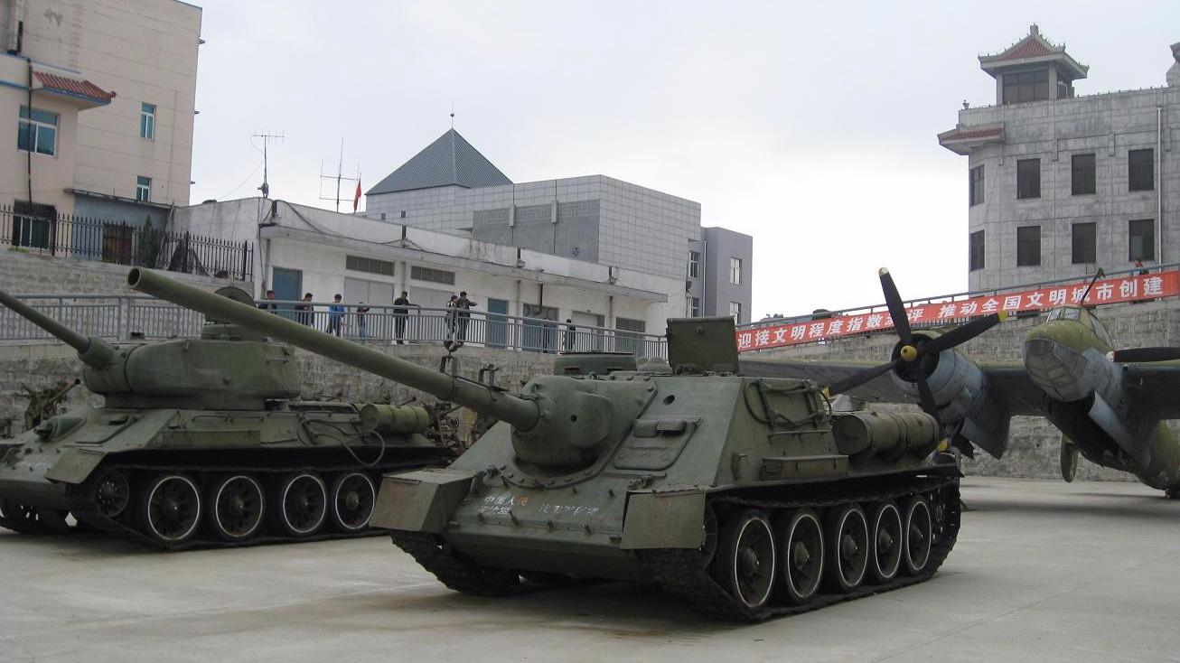 A tank killer who drives tigers and leopards, the SU-100 tank destroyer ...