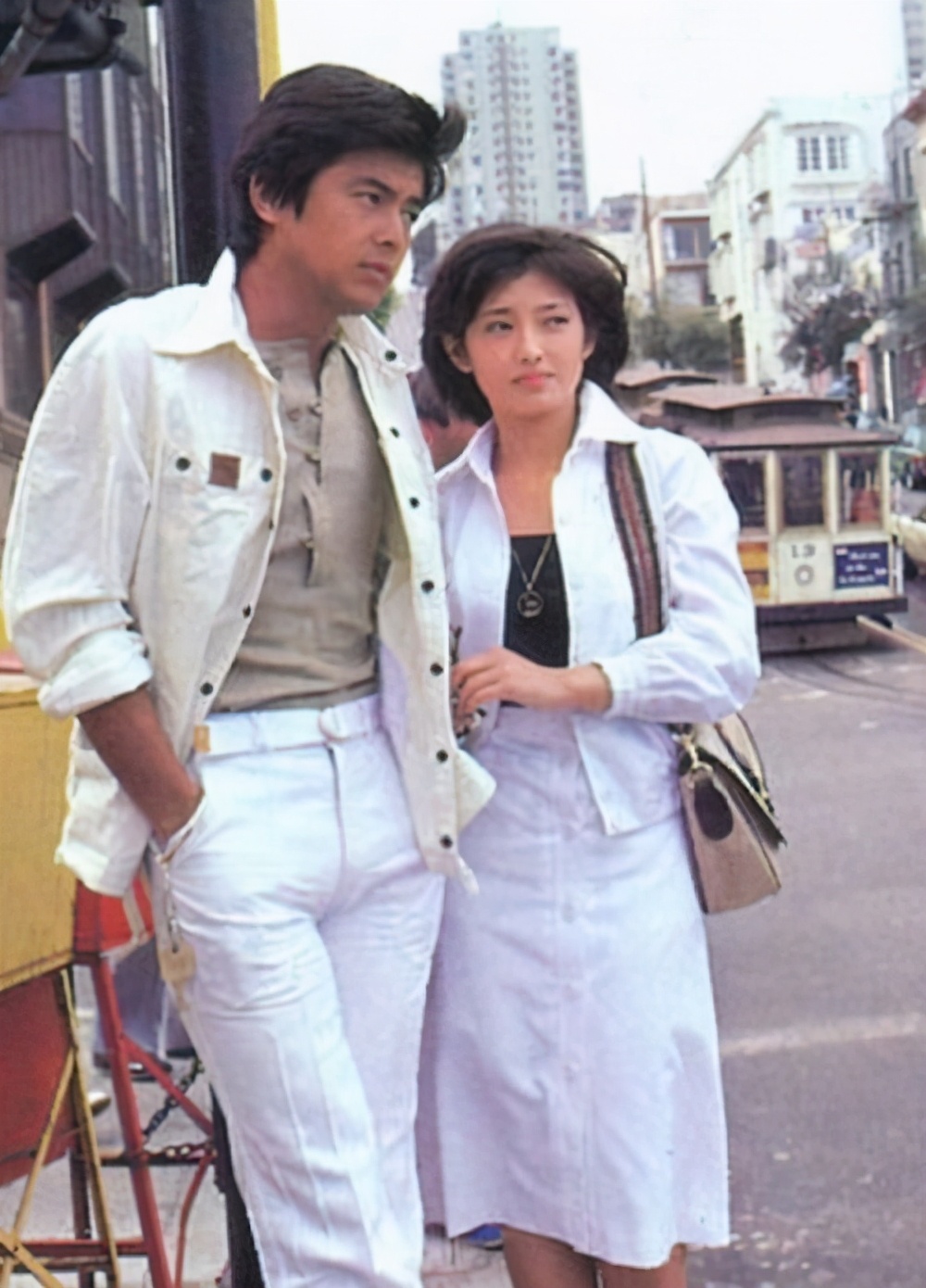 Tomo Miura and Baihui Yamaguchi are young and fashionable. Their shirts and white trousers are ...