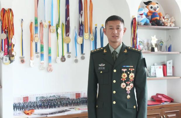 Waiting for Hero Pan Yucheng: Men's 500m Obstacle Race World No. - iNEWS