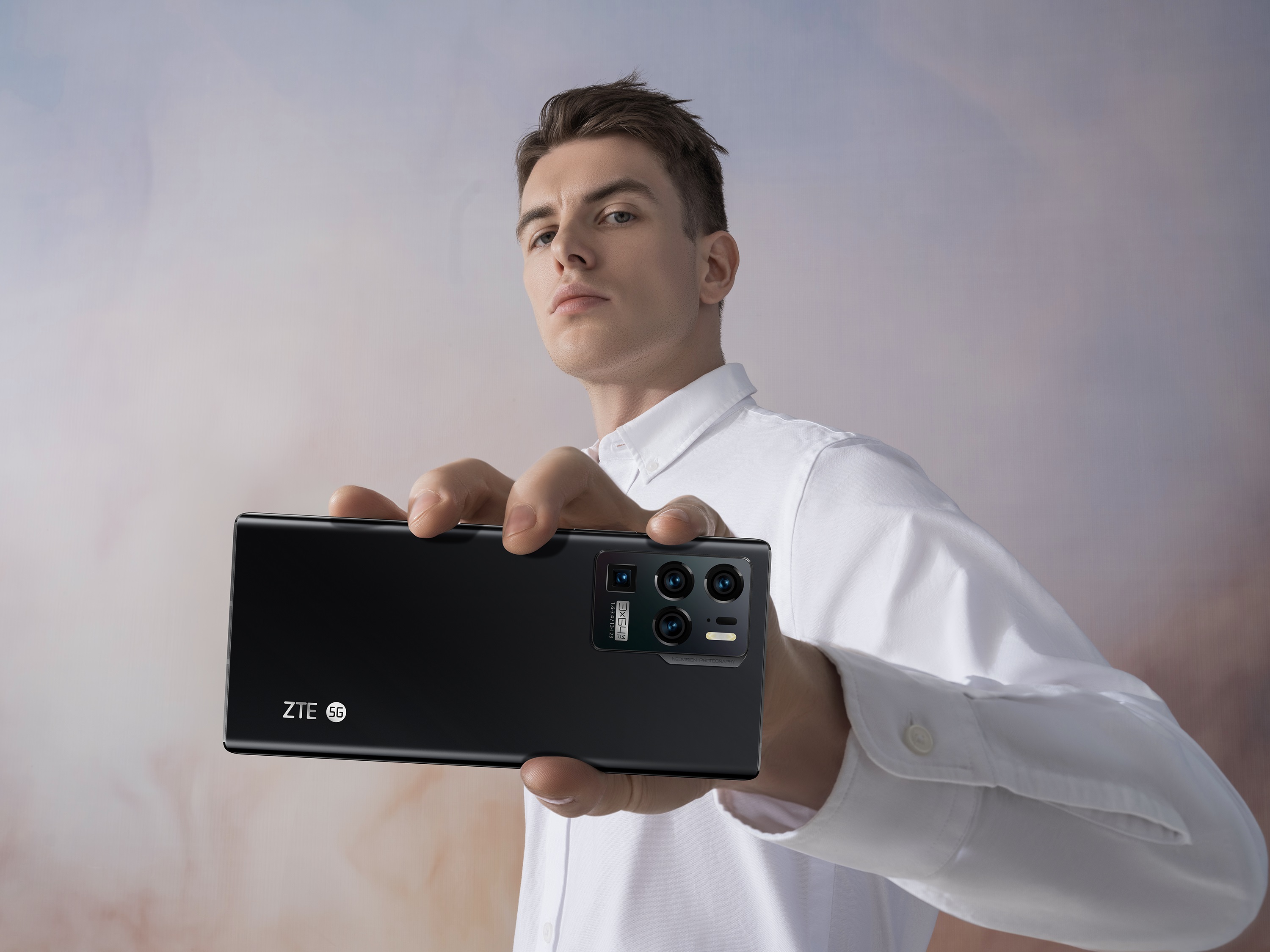ZTE began to fight back!Axon 30 mobile phone uses 3 main cameras, this ...