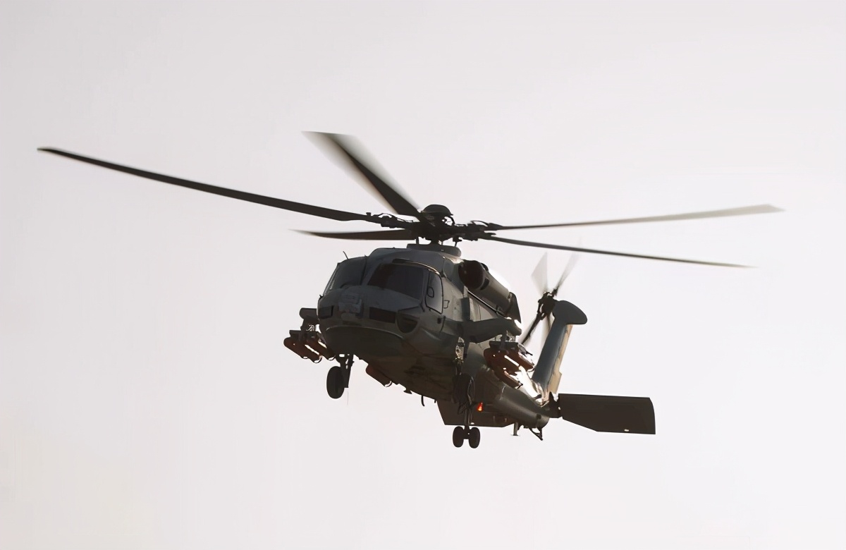 The Z-20 shipborne anti-submarine helicopter mounted weapon training ...