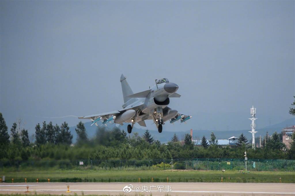 The actual combat flavor is heavy!F-11B equipped with electronic ...
