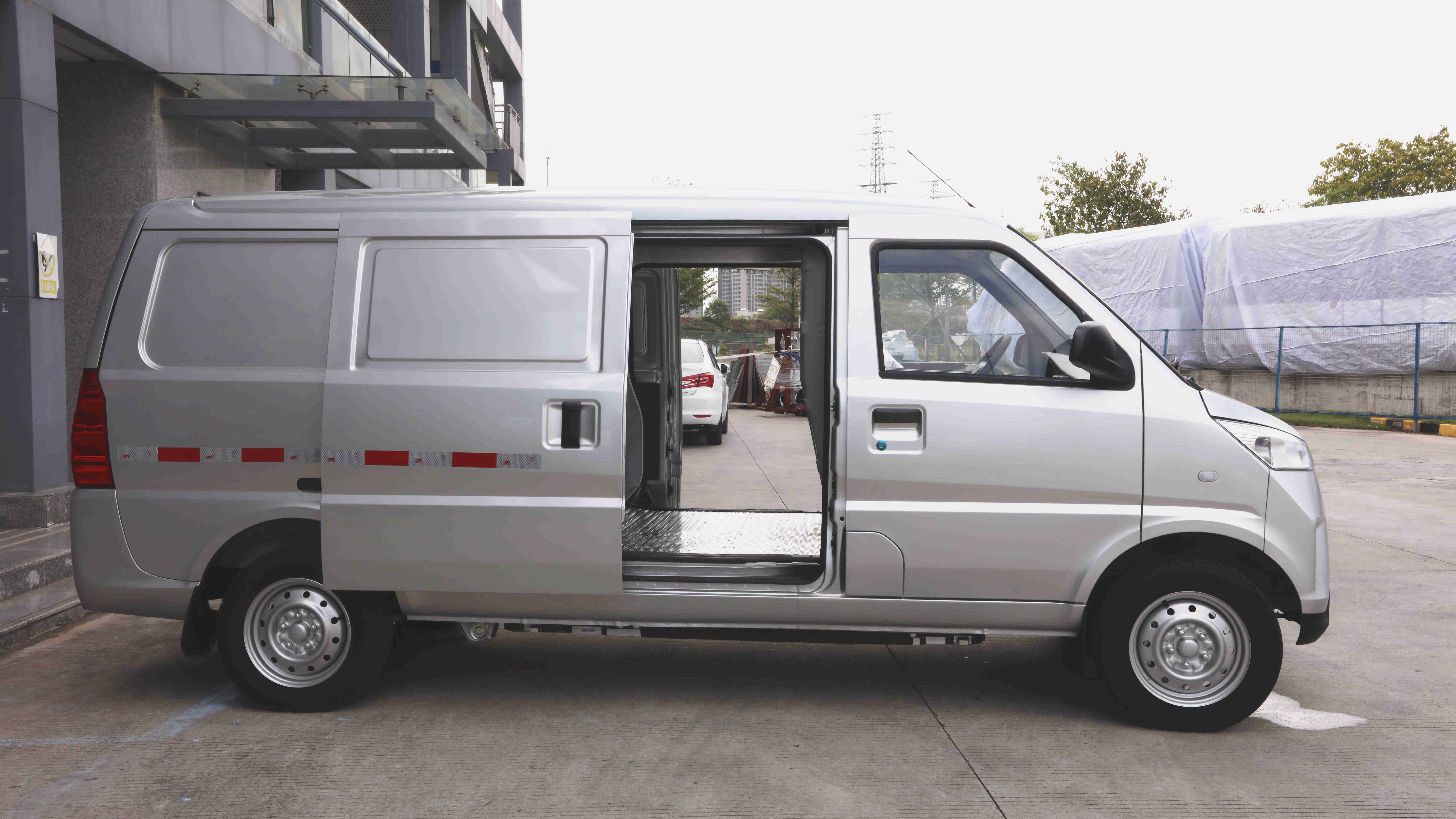 The first BYD V3 van with blade batteries cannot be underestimated - iNEWS