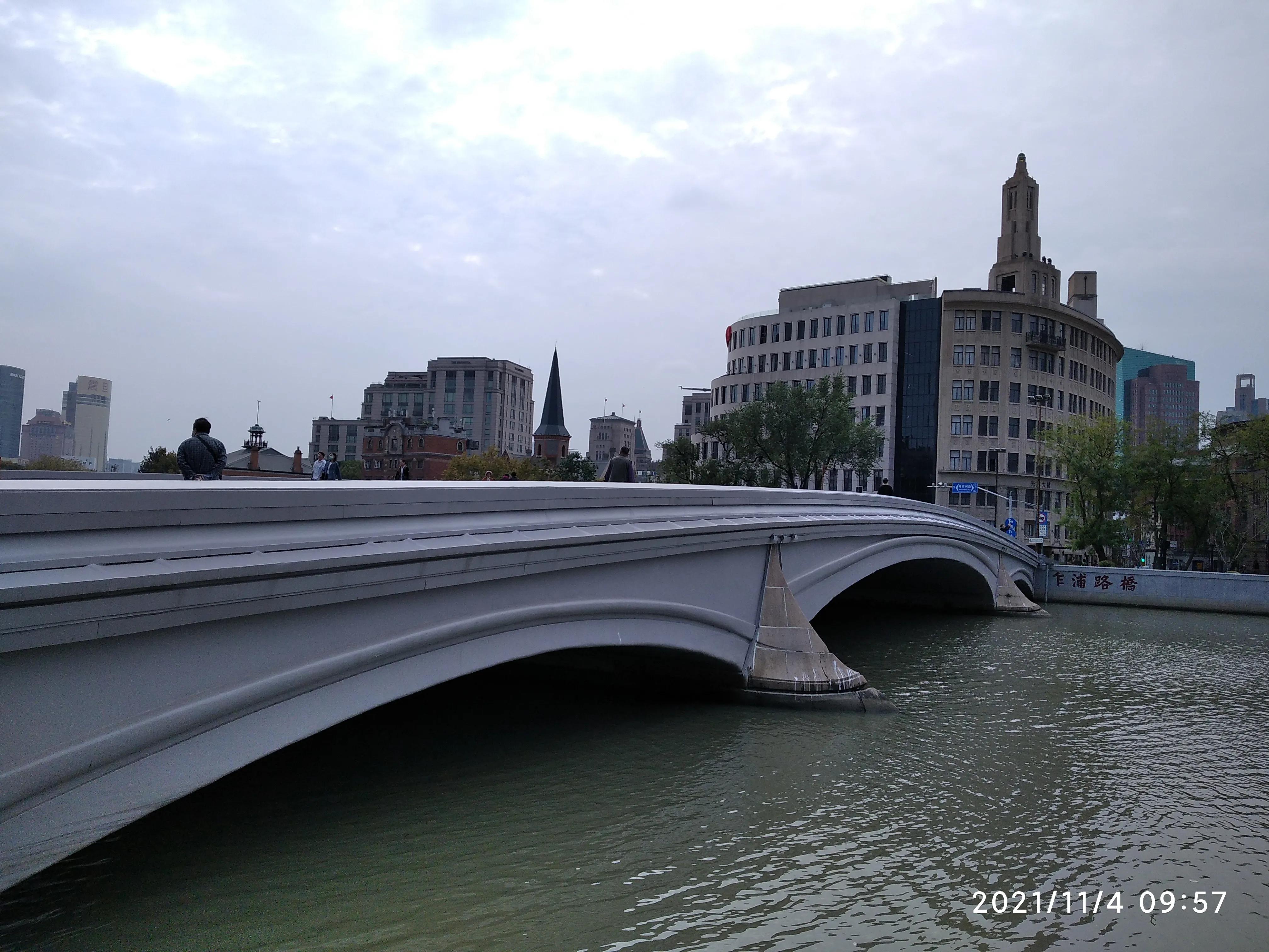 A historical old street concealed by food: Talking about Zhapu Road - iNEWS