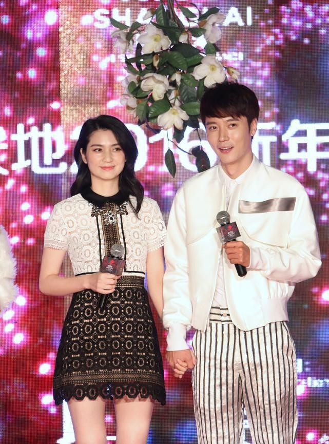 Hong Xin and her husband are very sweet in the same frame, the hollow ...