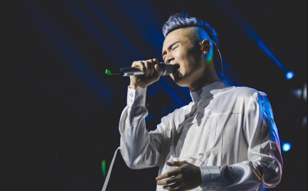 The six original members of the Kang family who still perform in ...