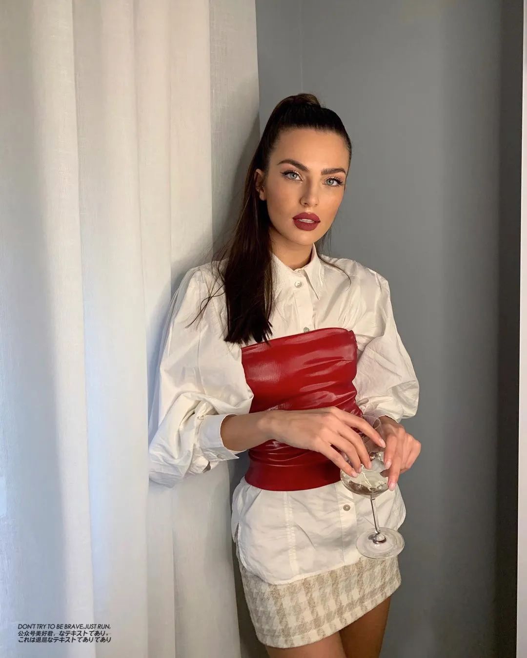 Alba Vejseli: Albanian black silk high-heeled beauty with deep and cold ...