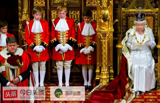 The boy in the dress of the Queen of England, the children of the royal ...