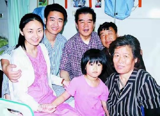 Cong Fei: For 11 years of good deeds, he donated 183 out-of-school ...