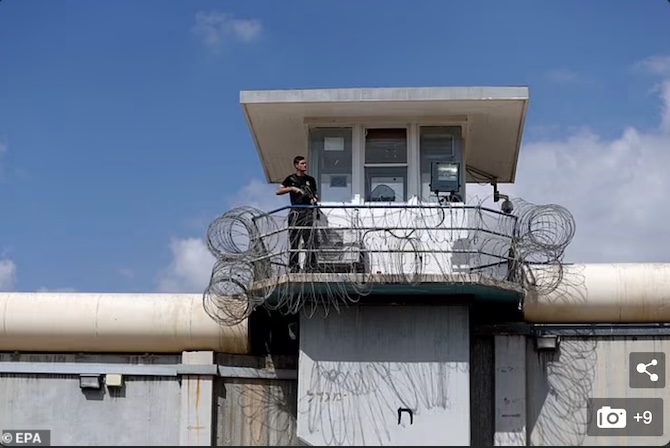 6 prisoners, 1 teaspoon, dug a 22-meter-long tunnel and escaped from ...