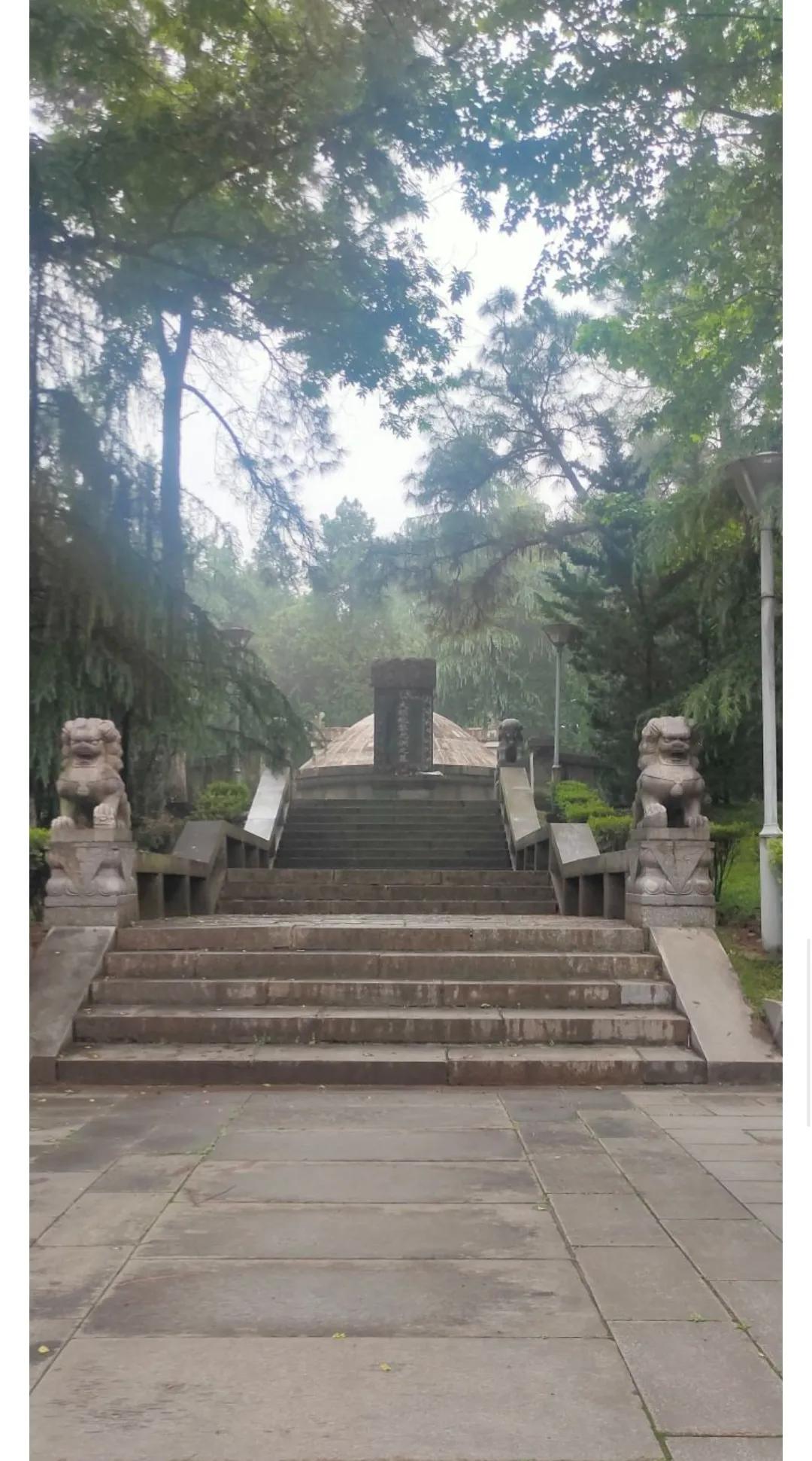 Visit to the Tomb of Li Yuanhong in Wuhan - iNEWS