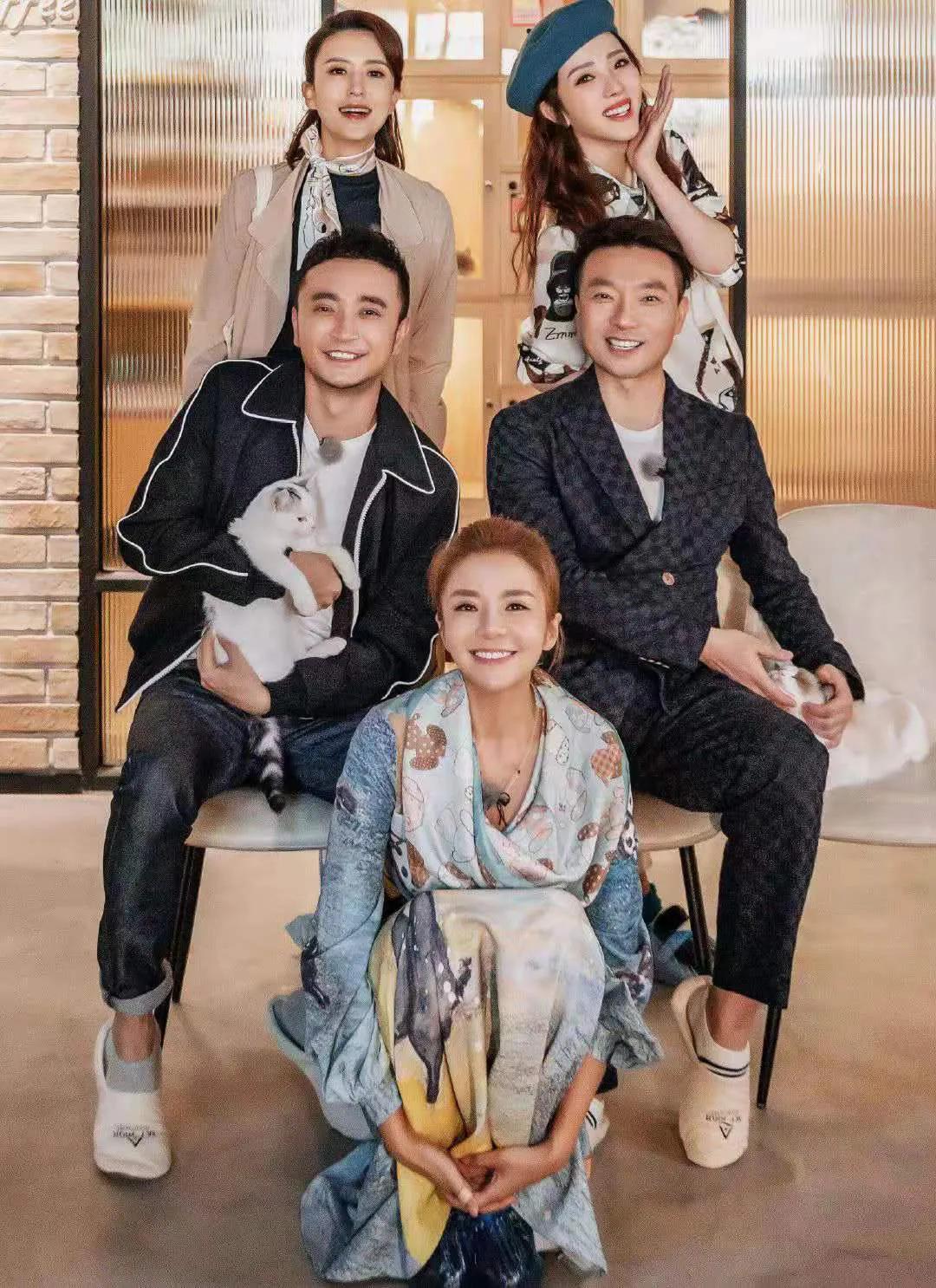 What does it mean that all the shots of Kang Hui in the variety show ...