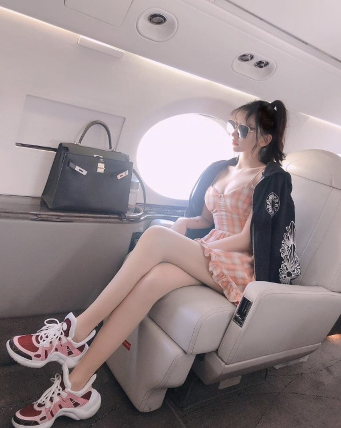 Xie Zhihui was pursued by her predecessor for 800,000 yuan, but he accused the other party of ...