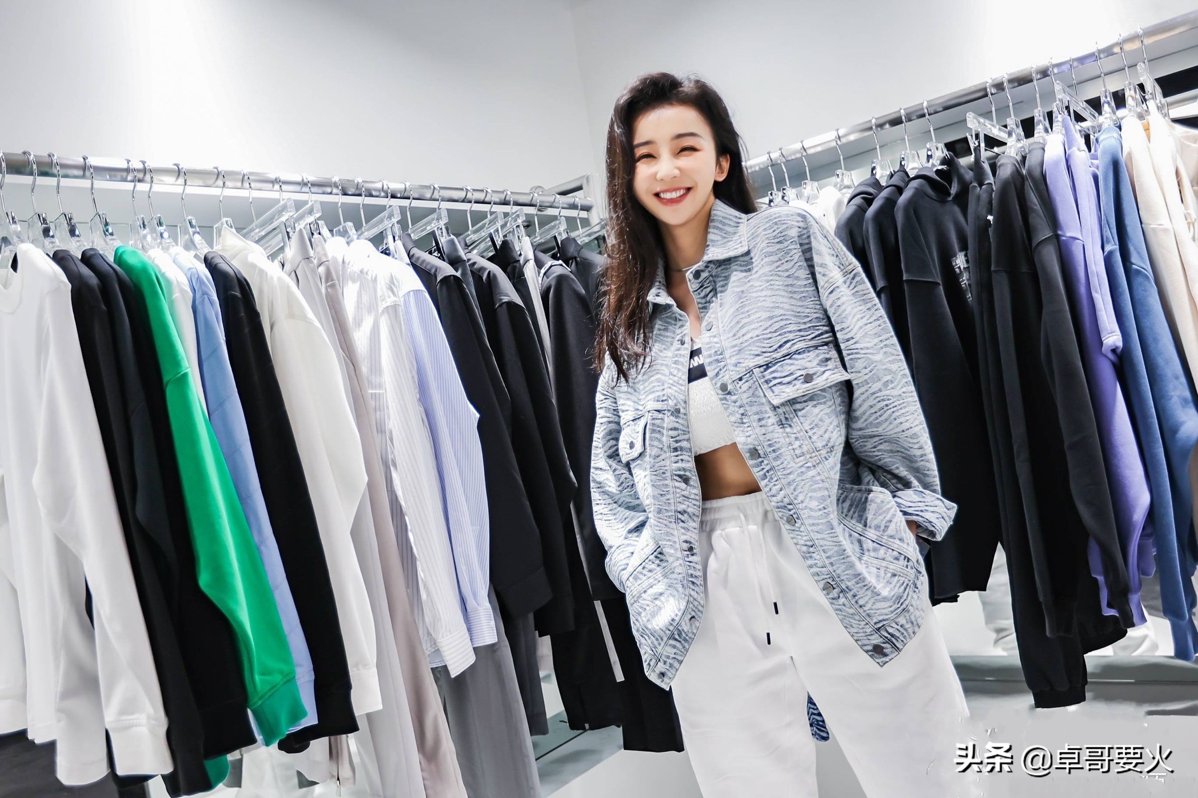 Zhang Manyuan, the most beautiful basketball anchor in Asia, leads by ...