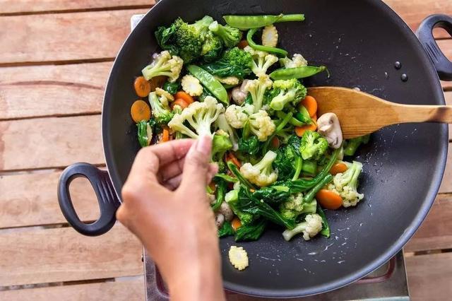 Be particular about eating salt!These types of people eat less than ...