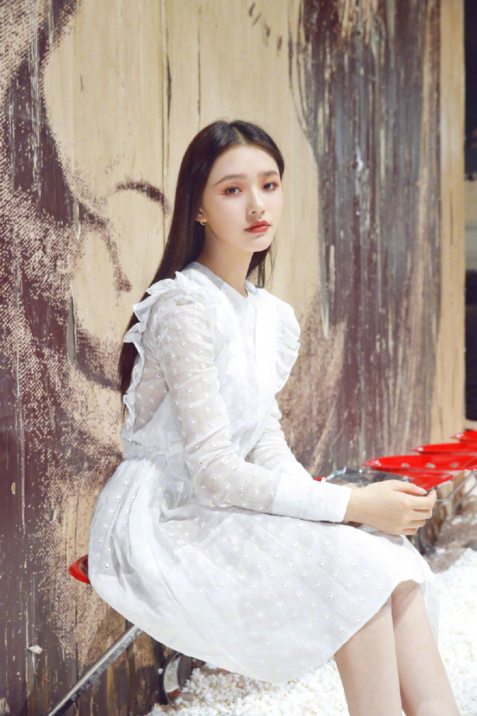 Lin Yun is too beautiful, the dress looks like a "rich mermaid", which ...