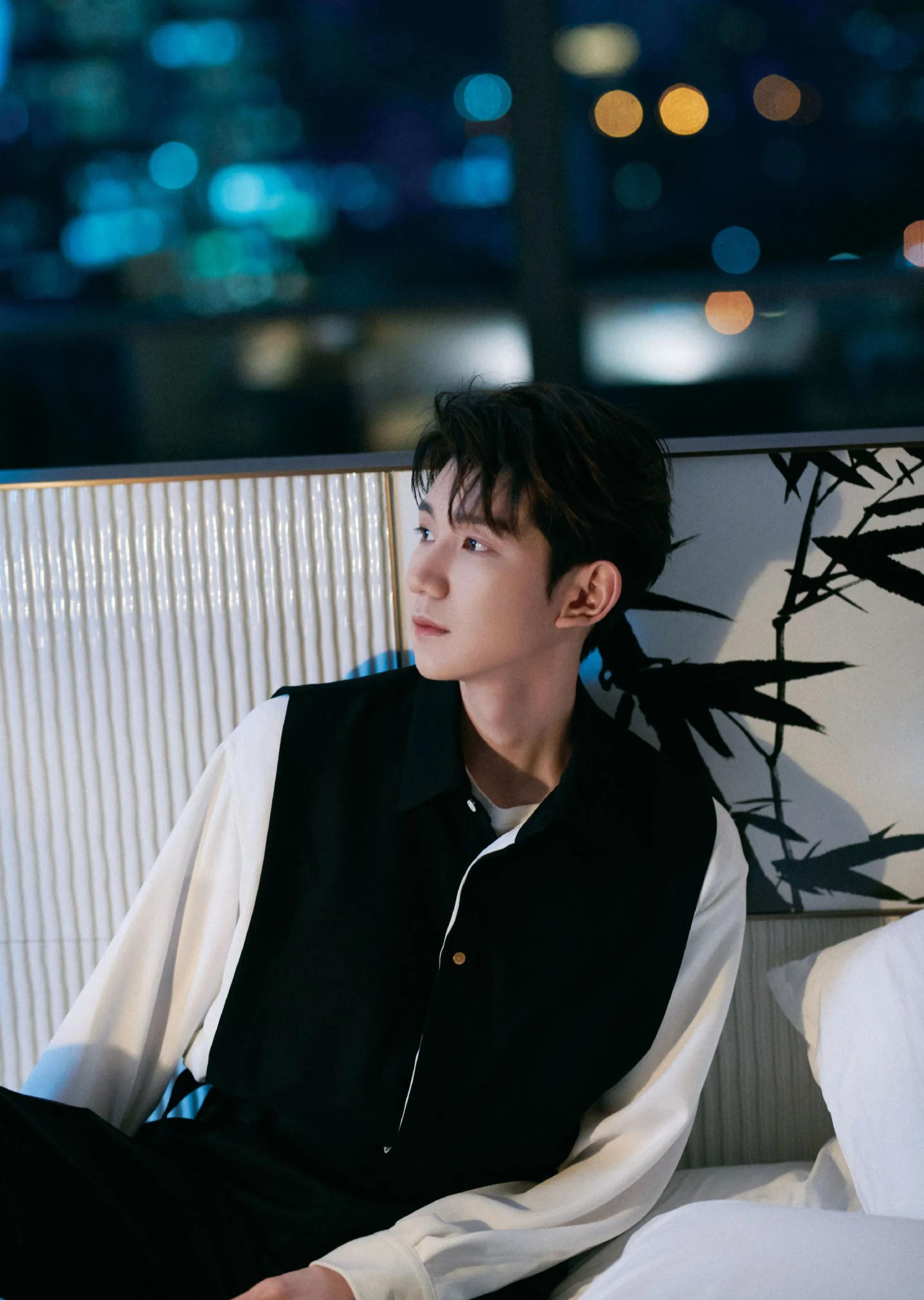 Wang Yuan live broadcast, dialogue with Mr. Jiliang, everything you want to know - iNEWS