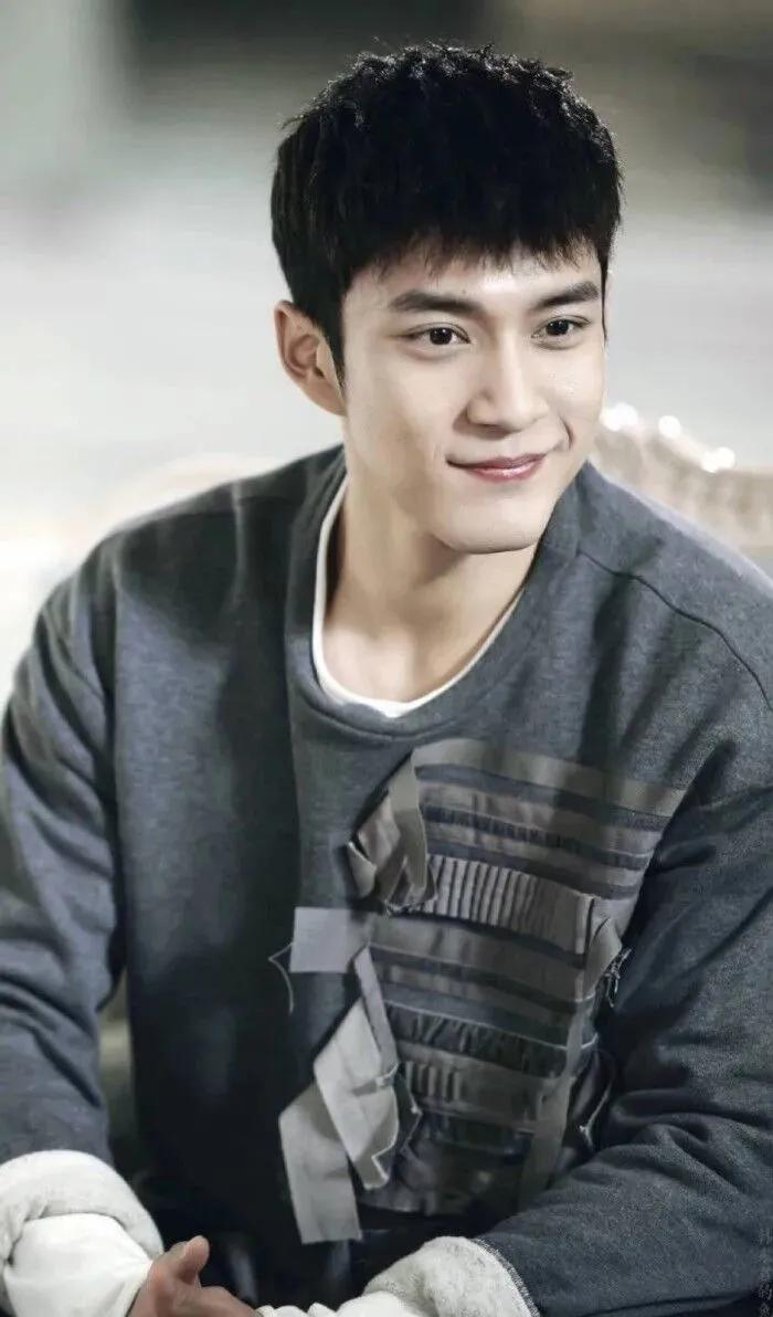 William Chan, Wu Xin, Bay Bay actor back to the hotel with a tender ...