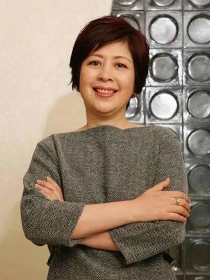 The real mother is Li Xiaowan, and the godmother is Li Shaohong. Lin ...