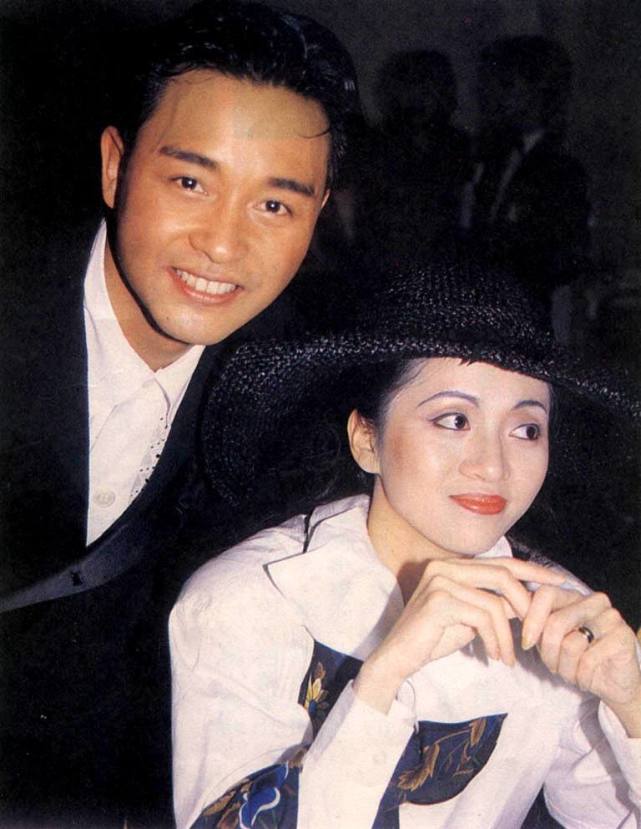 The 8 superstars helped Anita Mui, Nicholas Tse holding a portrait ...