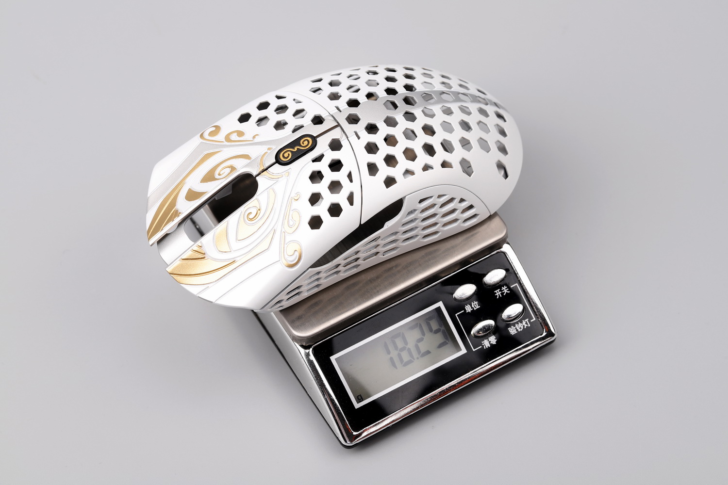 探求終極滑鼠的含金量，Finalmouse Starlight-12 Zeus拆解 - 資訊咖