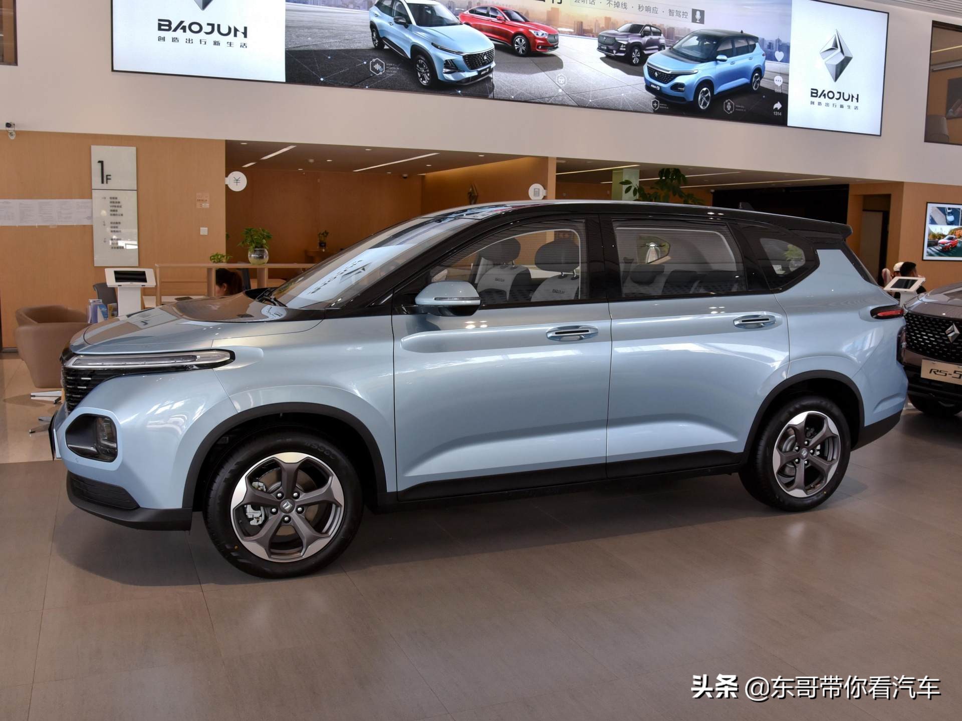 MPV大空間SUV的通過性，有7座，油耗7.4L，實拍新寶駿RM-5 - 資訊咖