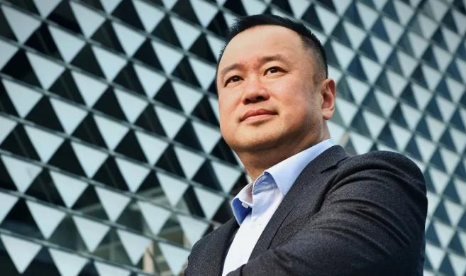 Liu Fangyi: From zero to 43.3 billion, the "glove king" made 10.7 ...