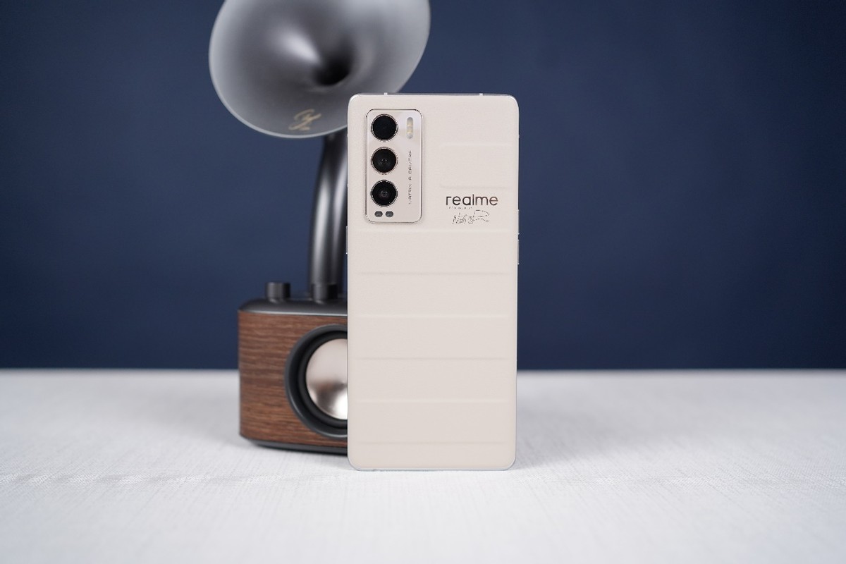 The student party chooses mobile phones, and high cost performance is ...