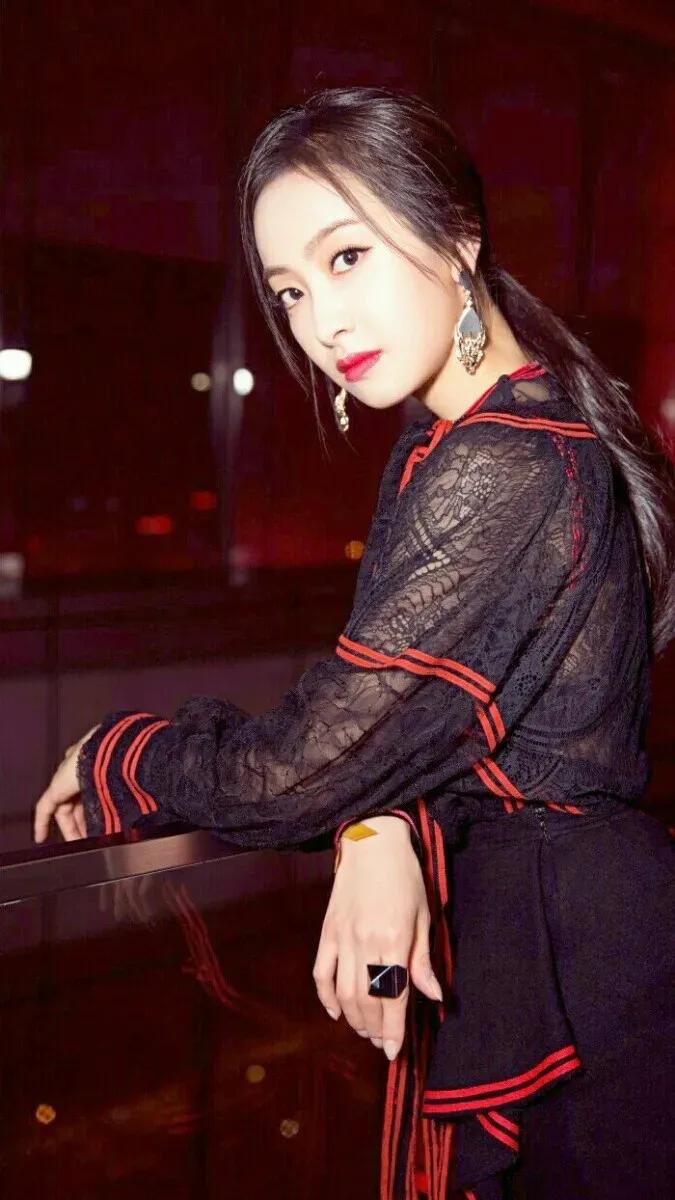 Beauty Photo Album (Xu Lingyue, Song Qian, Kan Qingzi) - iNEWS