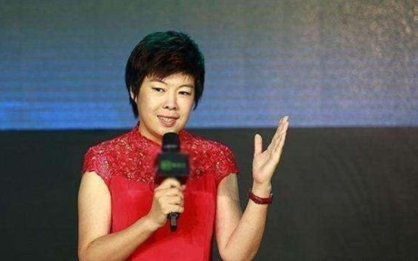 Yu Dan and her father Yu Lian, she may not be as popular as before, but ...