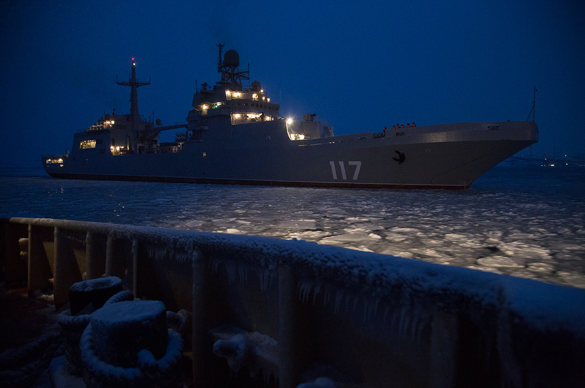 The Russian North Sea Fleet warmly welcomes the amphibious landing ship ...