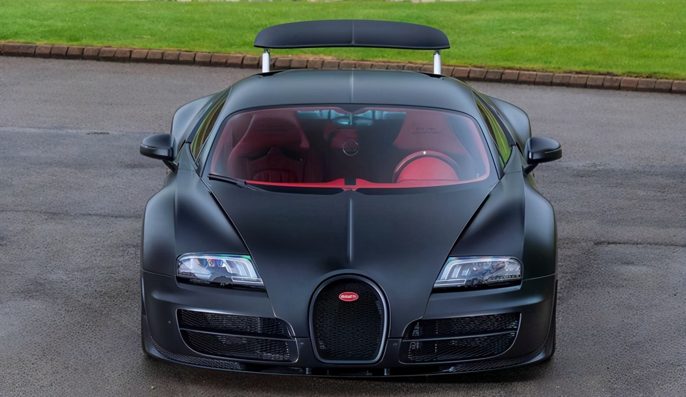 With double tail wing design, the Bugatti Veyron Super Sport Edition ...