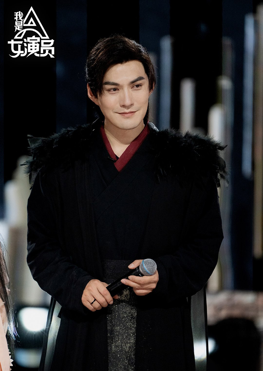 42-year-old Yan Yikuan played Xufeng, and his face slammed Deng Lun ...