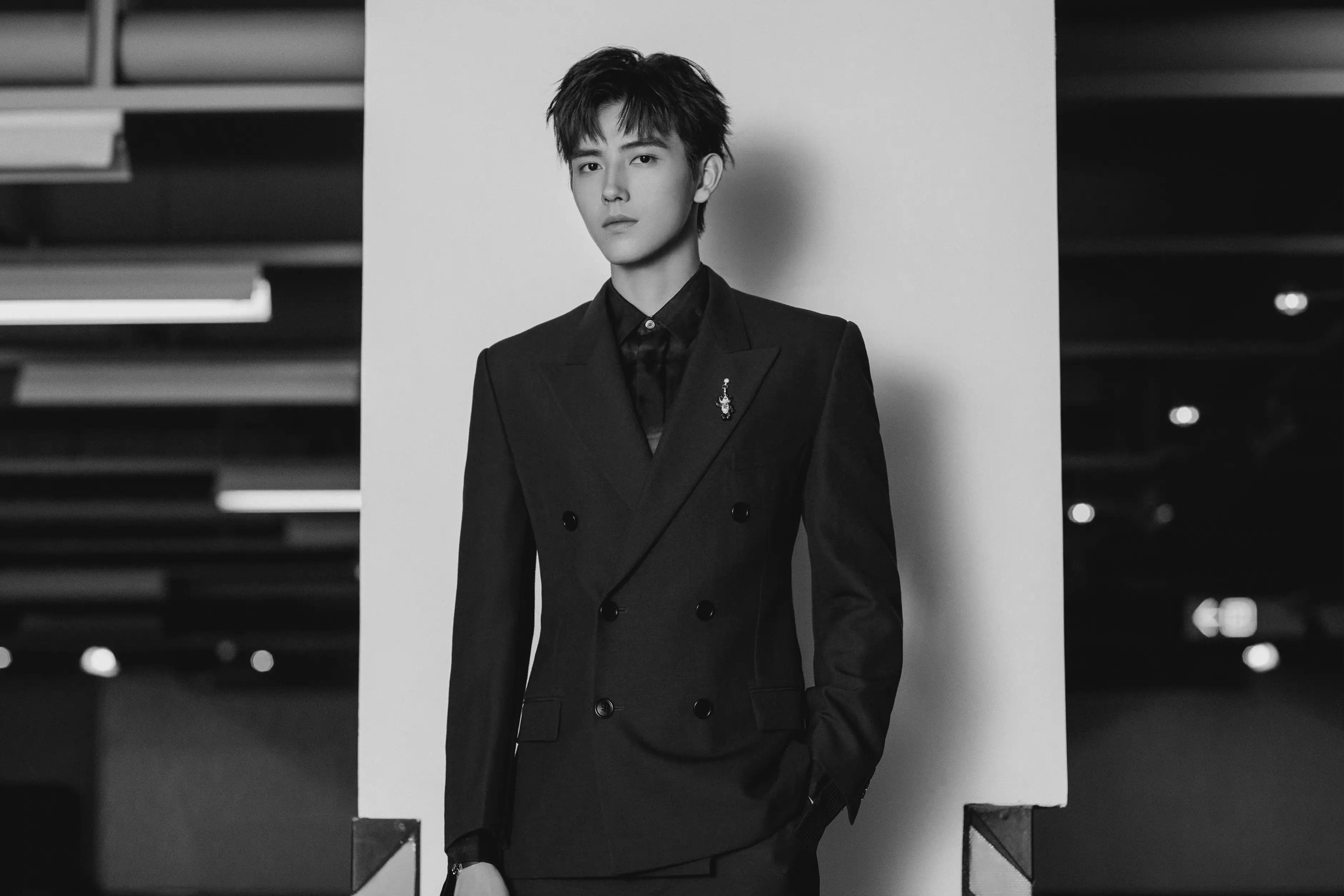 Chen Feiyu's looks and figure are amazing, handsome guys really have a ...