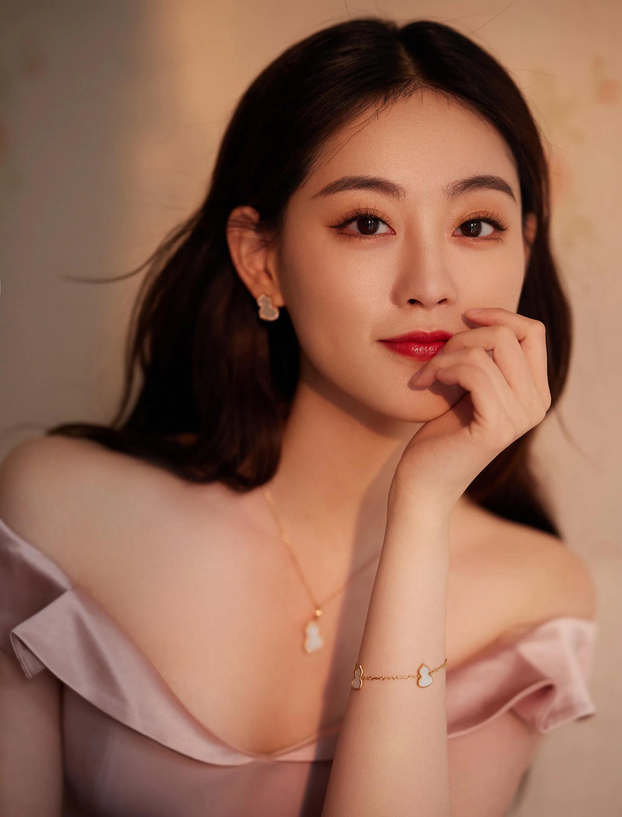 "Breaking Dawn" stars, Xiao Zhan, Li Yifeng, Zhu Long, Yang Mi, Reba, Gong Jun, Zhang Zhehan ...