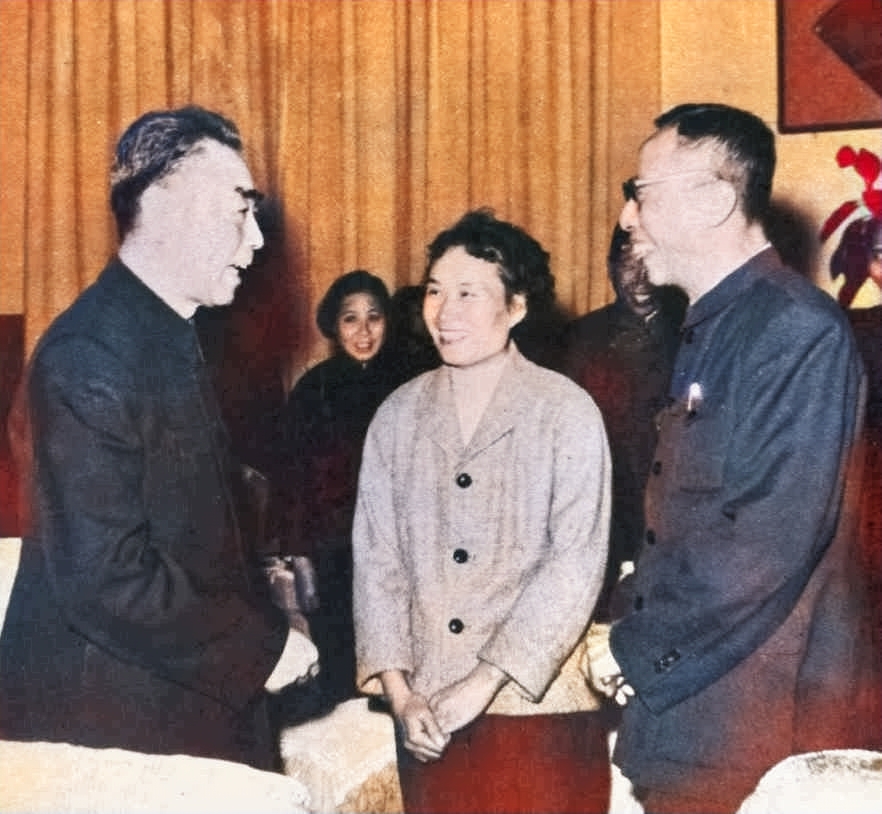 69 color pictures of Premier Zhou Enlai, reminiscent of a modern great ...