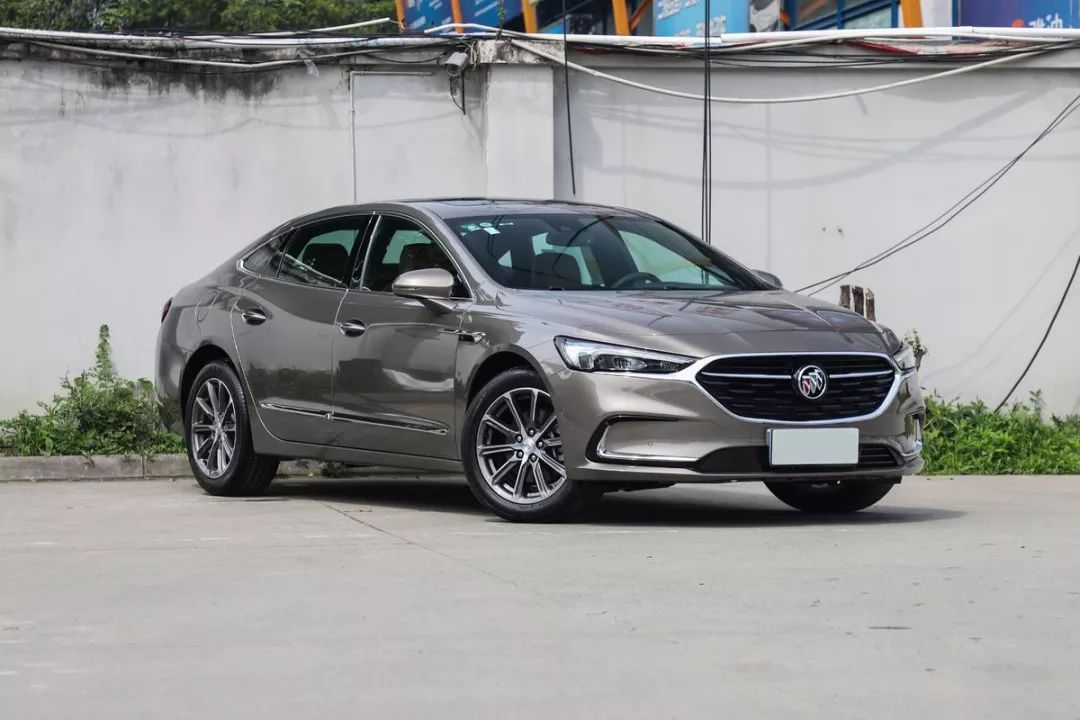 The 200,000-class car exudes the 300,000-class temperament, which is ...