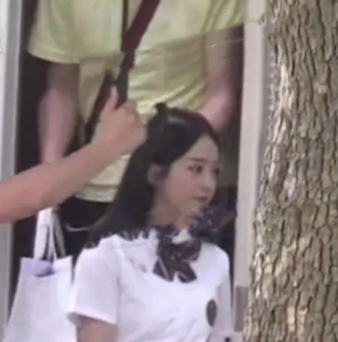 Zhao Liying's school uniform MV was exposed by Reuters. After removing ...