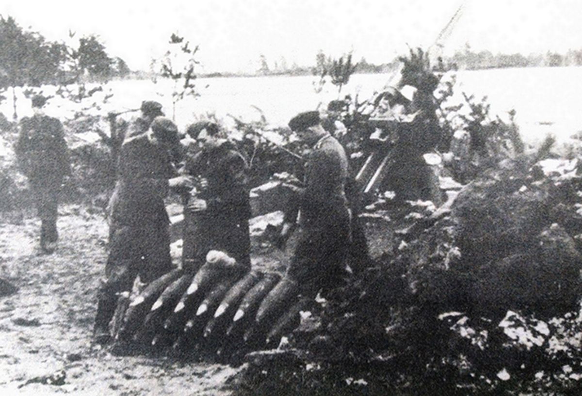 150mm s.FH18 howitzer of German artillery in World War II - iNEWS