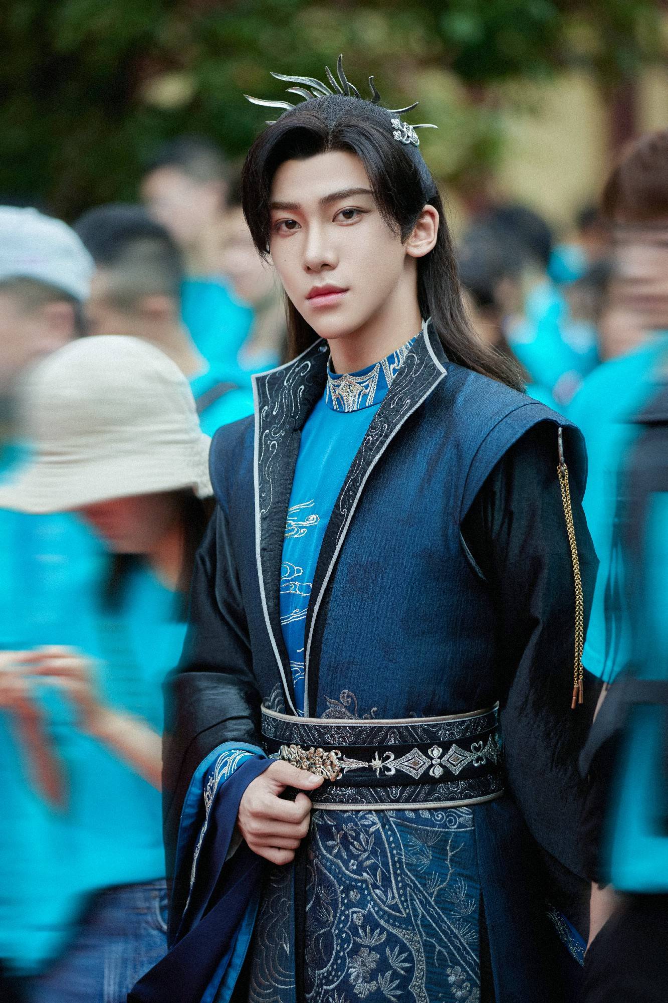 Ding Zeren starred in the new drama "Hua Qing Ge" boot costume debut ...