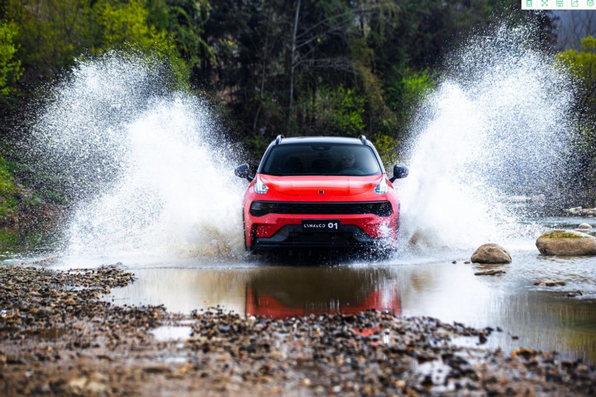 Lynk & Co 01PHEV solves your traffic - iNEWS