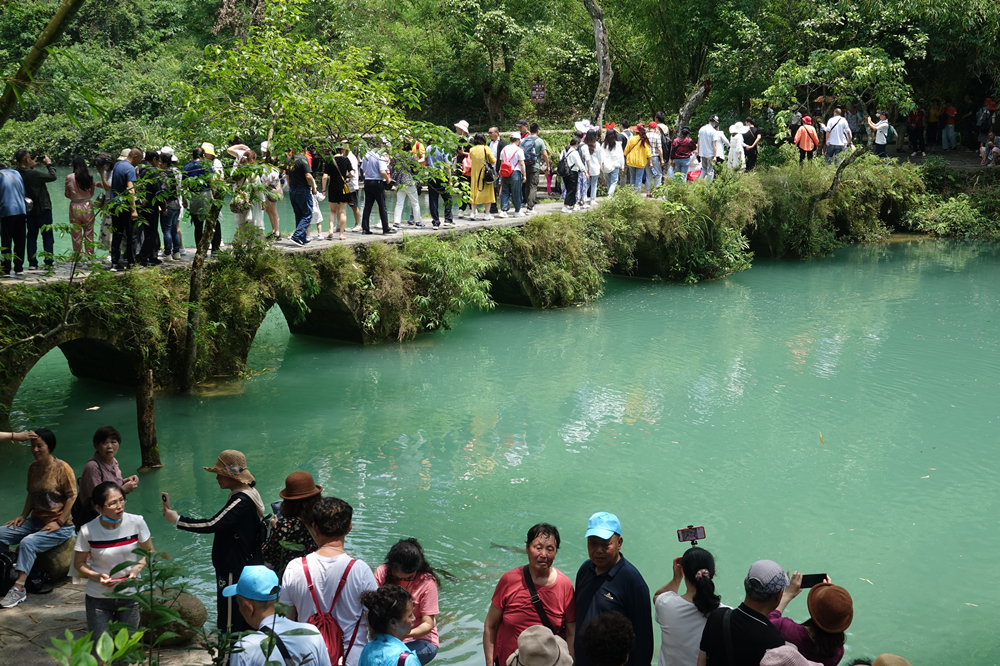 68-level waterfall!Water forest!The magical craftsmanship of nature is ...